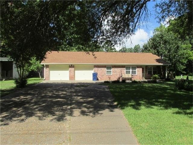 325 Pine Harbor Dr, Onalaska, TX 77360