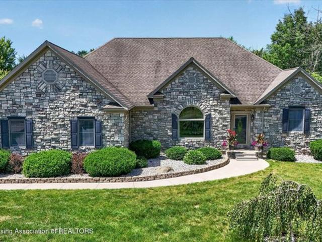325 Priest Rd, Owosso, MI 48867
