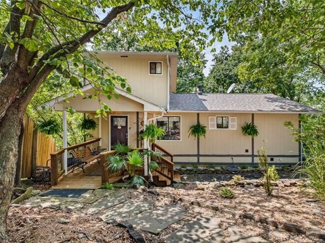 325 Ridge Rd, Eureka Springs, AR 72631