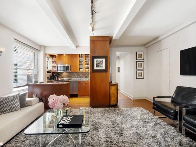 325 W 45th St Apt 916, Manhattan, NY 10036