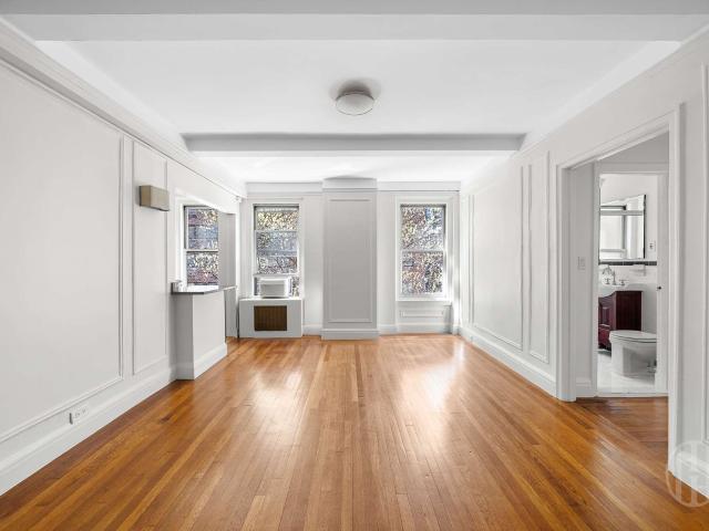325 W 45th Street 401