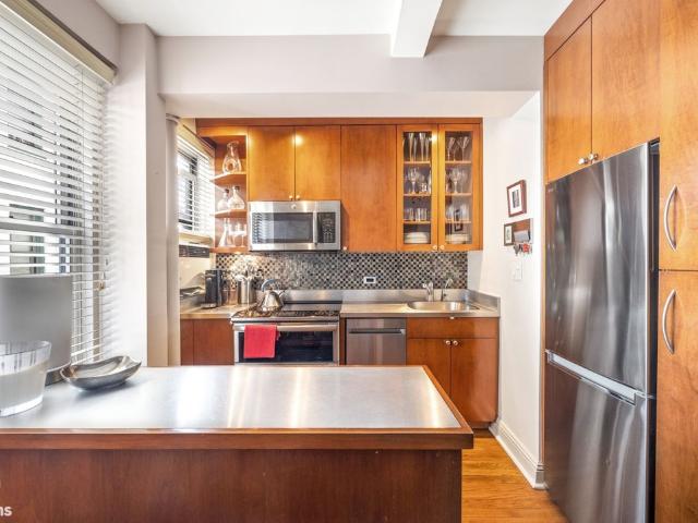 325 W 45TH Street 916