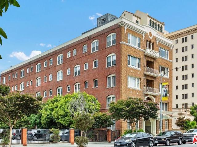 325 W 3rd Street 502