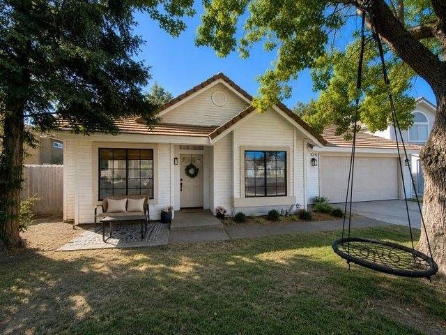 325 W Decatur Ave, Clovis, CA 93611