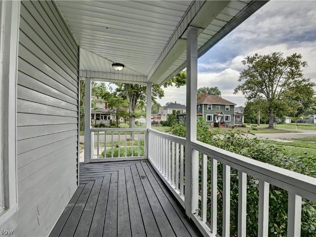 325 W Maryland Avenue