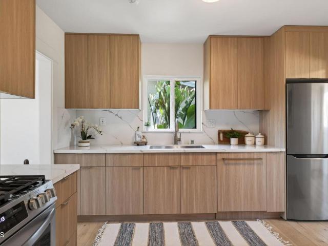 325 W Mission Avenue