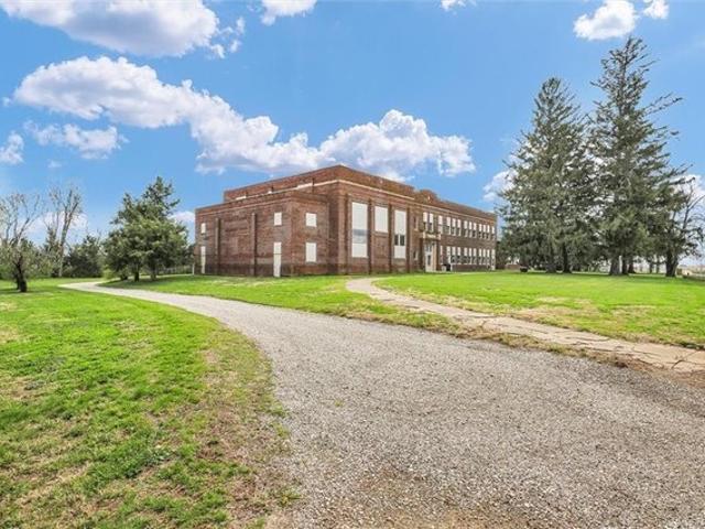 325 W S 3rd St, De Land, IL 61839