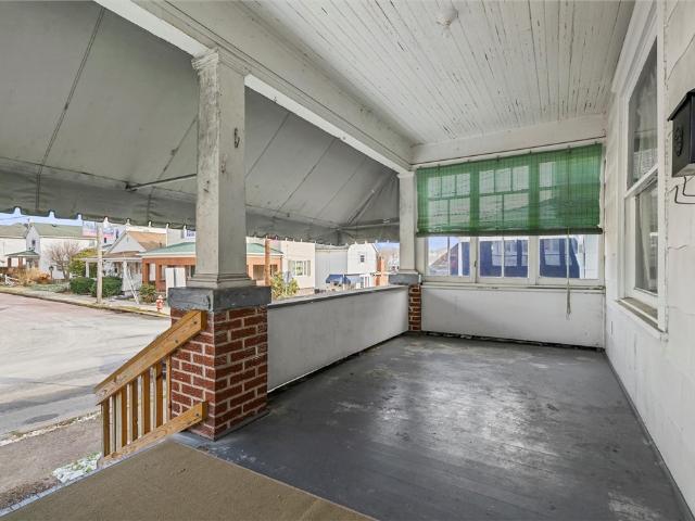 325 Walnut St