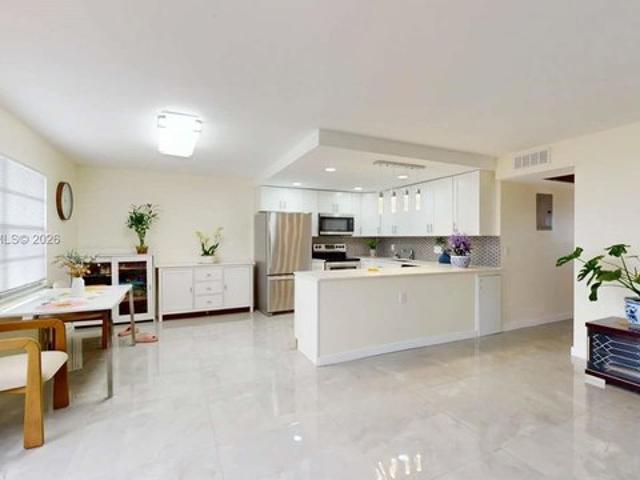 325 Wellington G, West Palm Beach, FL 33417