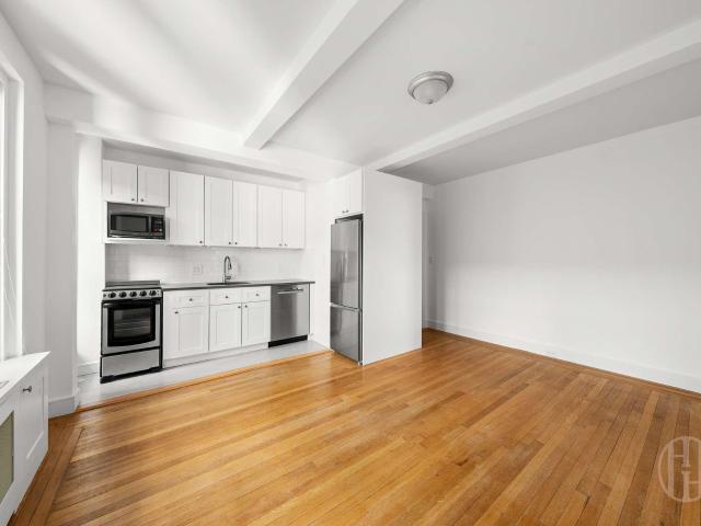 325 West 45th Street, New York, NY
