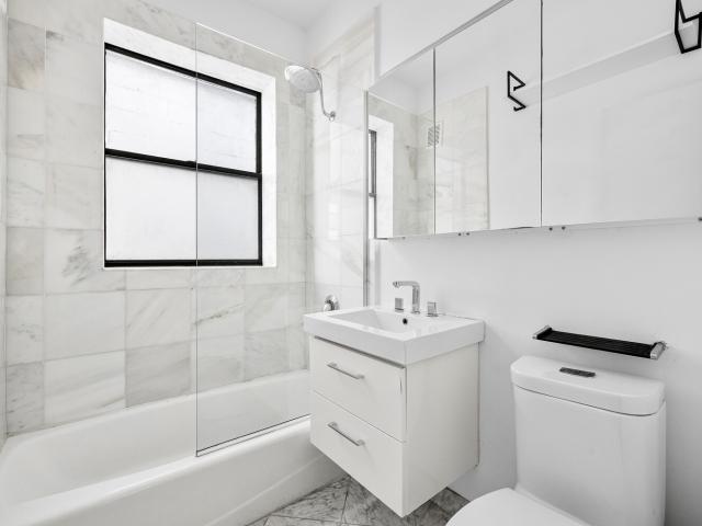 325 West 52nd Street, Unit PHD