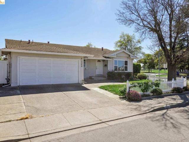 3264 Mackenzie PL