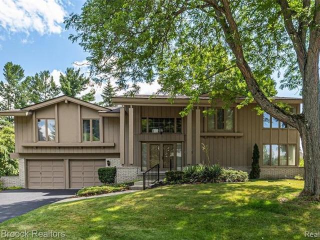 3265 Bloomfield Shore Dr, West Bloomfield Township, MI 48323