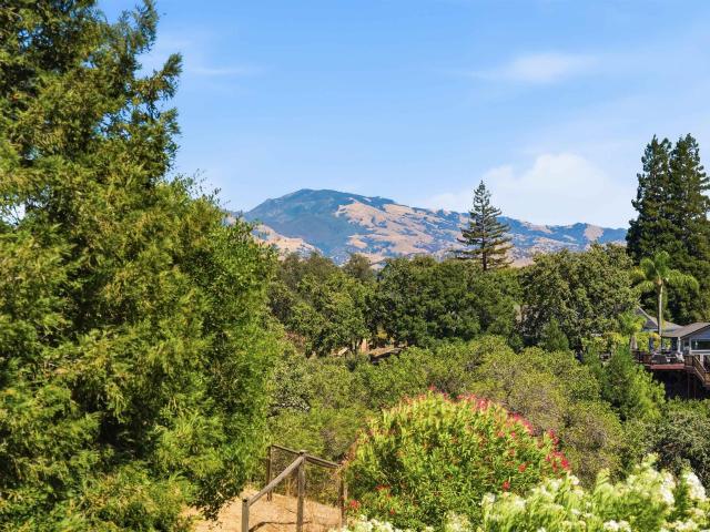 3265 Greenhills Dr