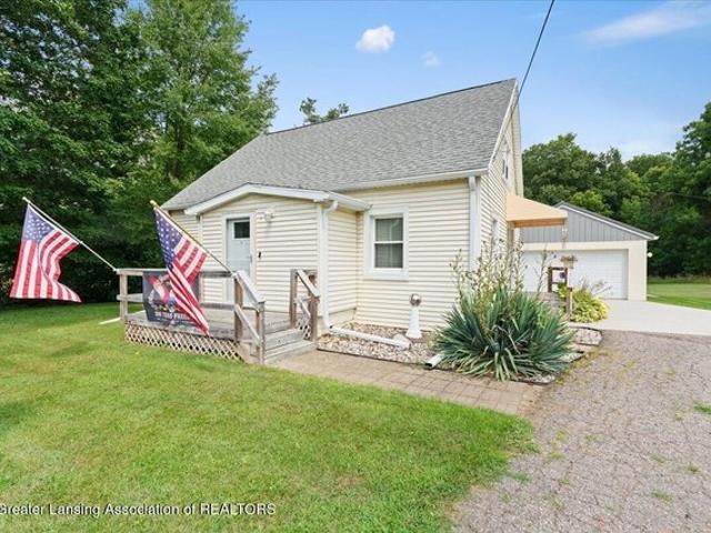 3265 Island Hwy, Charlotte, MI 48813