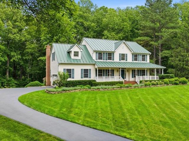 3265 Loring Dr, Huntingtown, MD 20639
