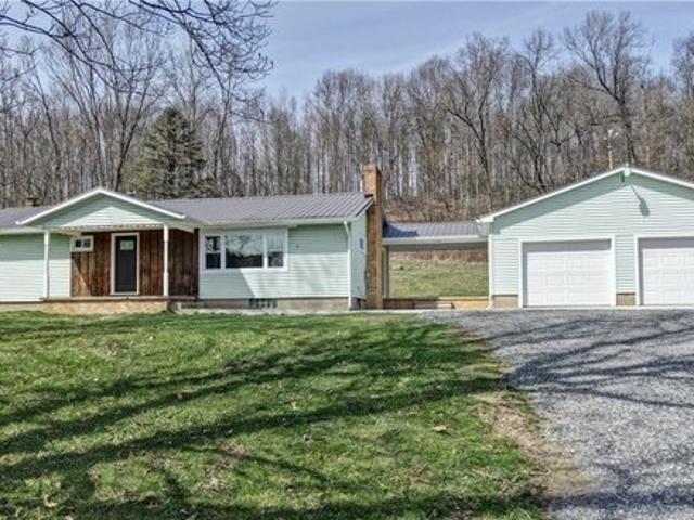 3265 Yorkview Rd SW, New Philadelphia, OH 44663