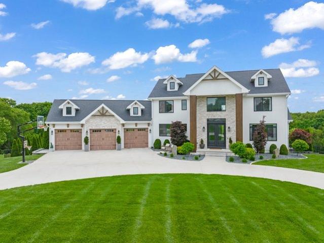 32667 Westwood Ln, Adel, IA 50003