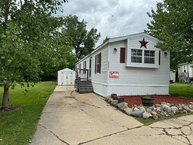 32671 Susan Ct, New Haven, MI 48048