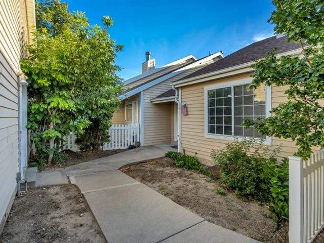 3268 S Plum Tree Ln, Bountiful, UT 84010