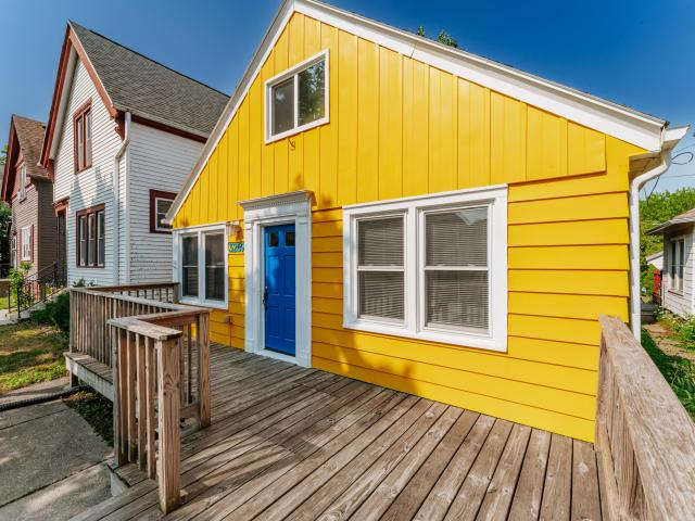 3269 N Oakland Ave