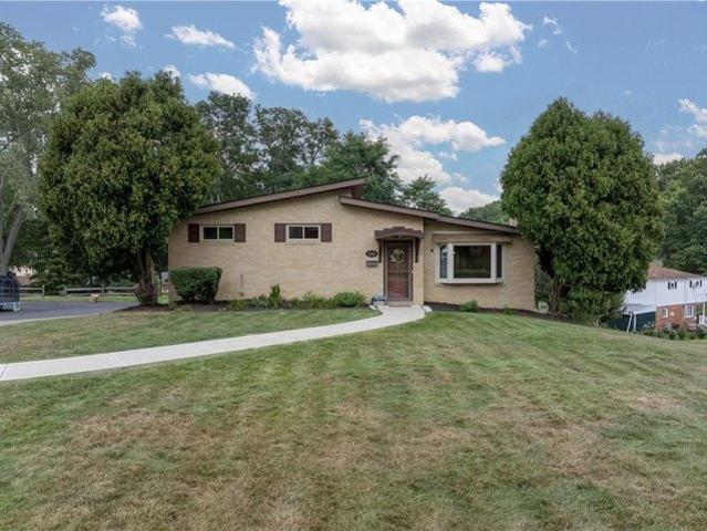 3269 Forest Rd, Bethel Park, PA 15102