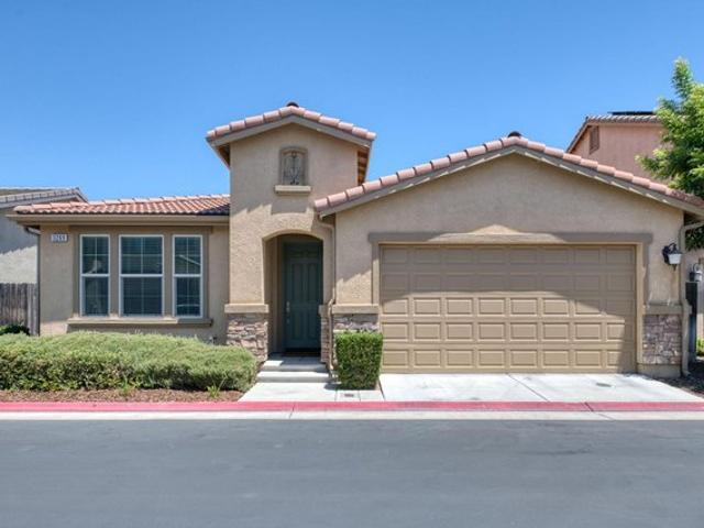 3269 Lahar Ln, Clovis, CA 93619