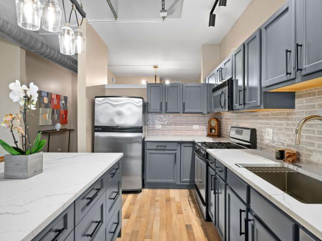 3260 N Clark Street # 508