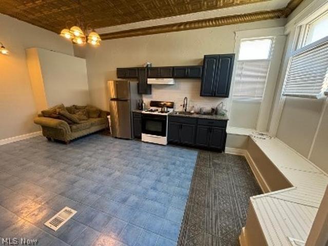 3260 W 105th Street