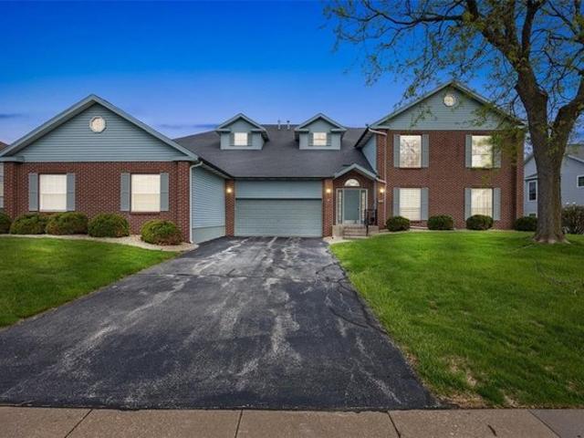 3260 Willowridge Dr Unit D, Marion, IA 52302