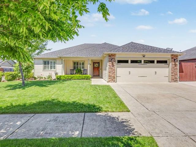 3261 Dearborn Ln, Medford, OR 97504