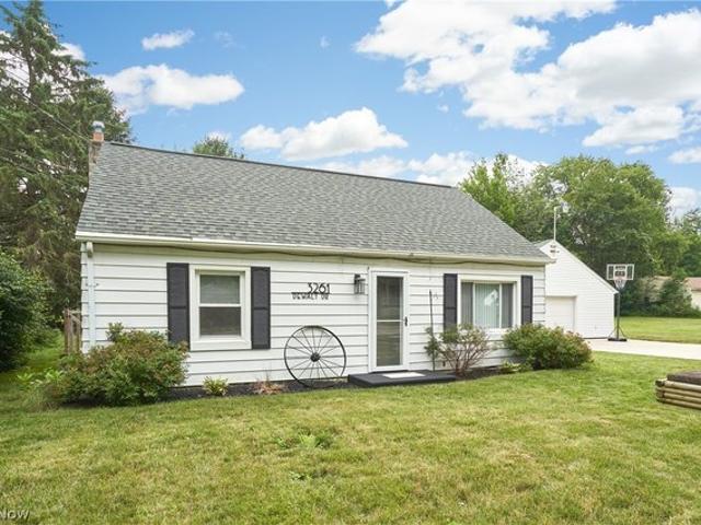 3261 Dewalt Dr, Akron, OH 44312