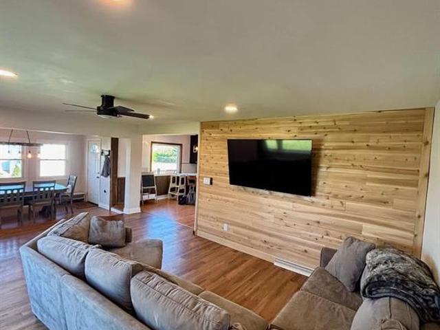 3261 Keewahdin Road