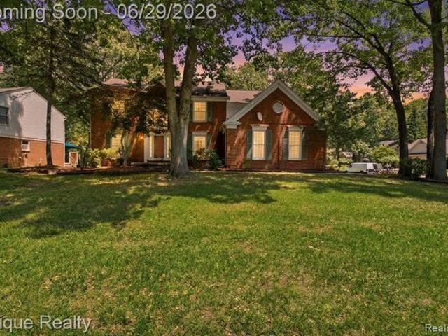 3261 Windwood Rd, West Bloomfield Township, MI 48324