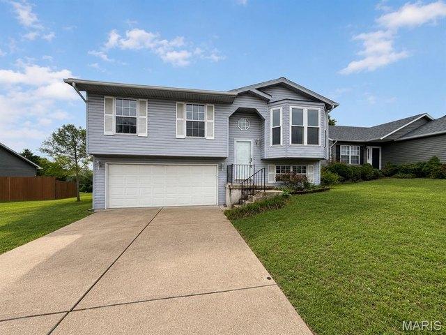 3261 5 Oaks Dr, Arnold, MO 63010