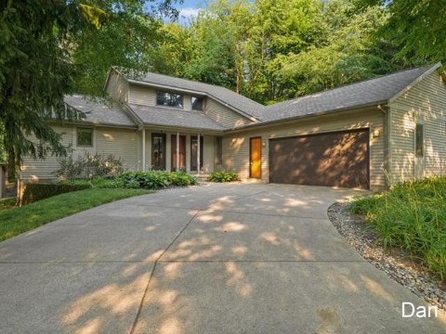 3262 Breckenridge Ct NE, Grand Rapids, MI 49525