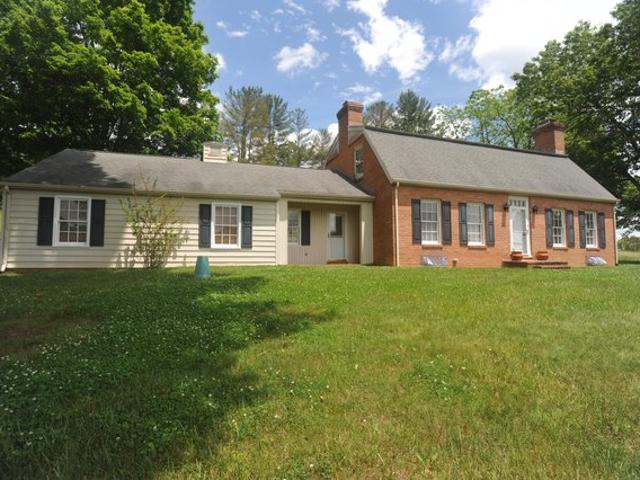 3262 W Midland Trl, Lexington, VA 24450