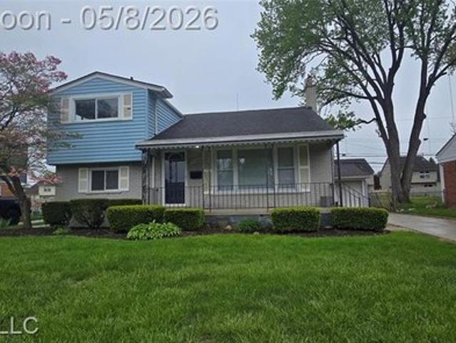 32631 Maplewood St, Garden City, MI 48135