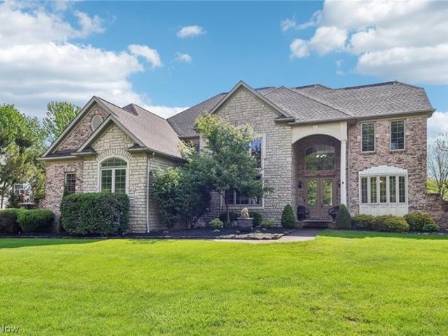 3263 Excalibur Ave, Westlake, OH 44145