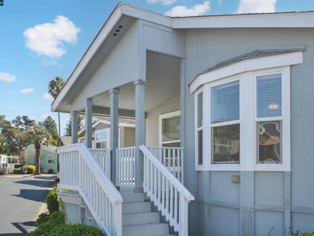 3263 Vineyard Ave