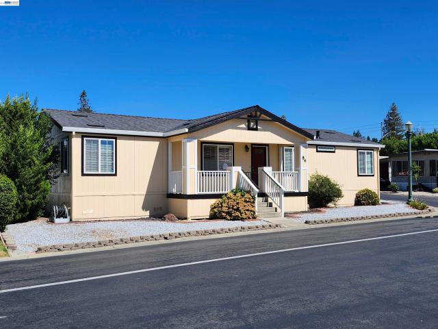 3263 Vineyard Ave SPC 84