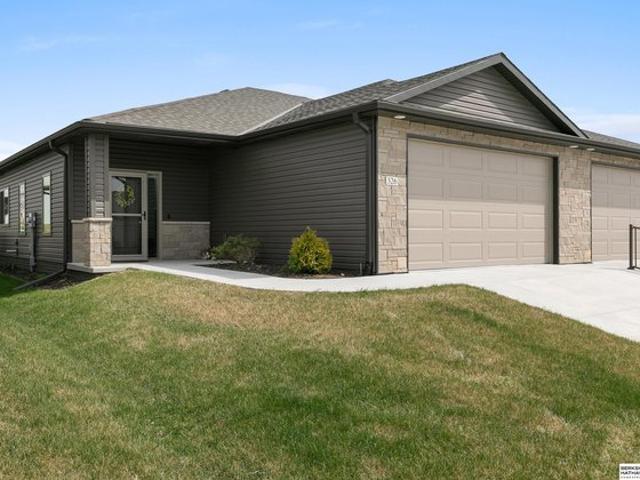 326 Deep Water Dr, Lincoln, NE 68527