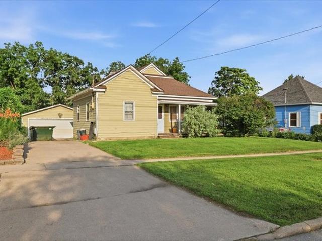326 E 3rd St S, Newton, IA 50208
