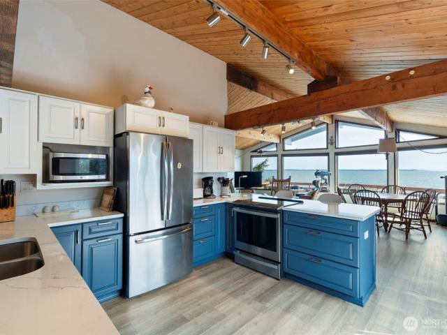 326 Harbor View Loop SE