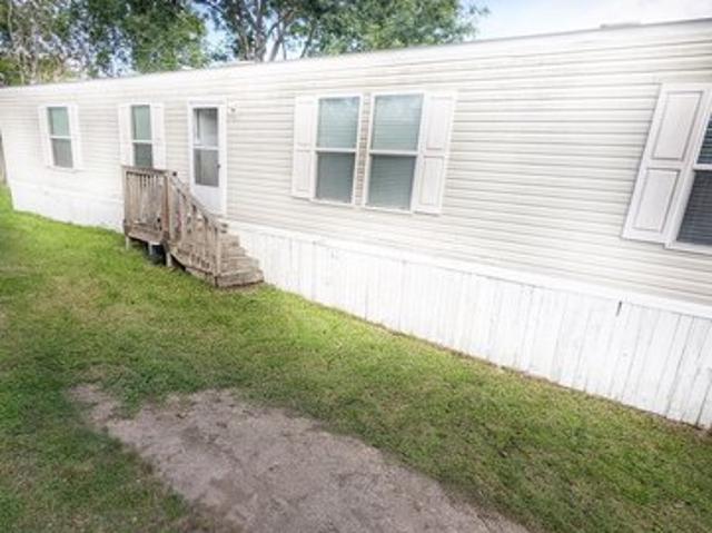 326 Jasper St Trlr 20, Bacliff, TX 77518
