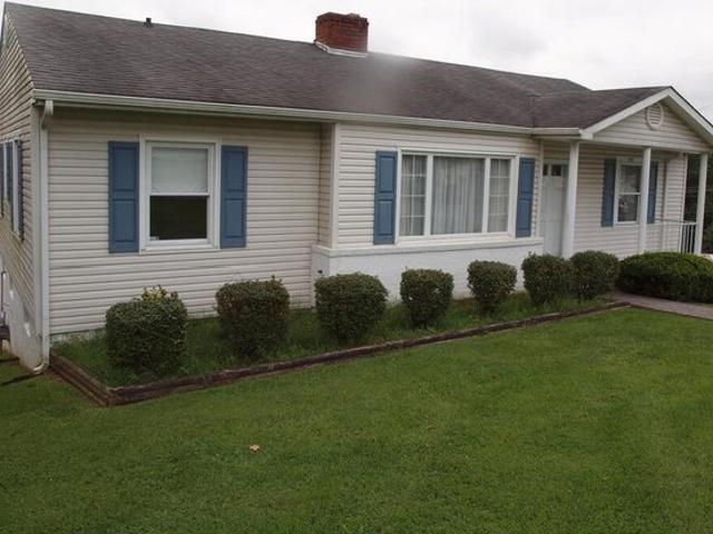 326 Lowry Dr SW, Abingdon, VA 24210