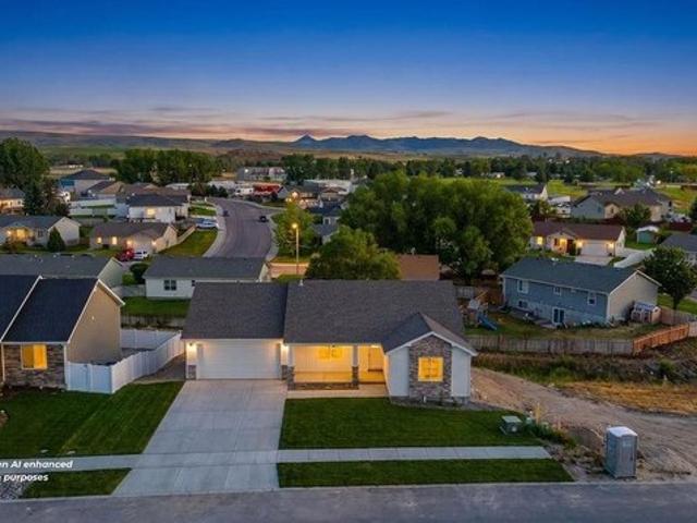 326 Lake View Blvd, American Falls, ID 83211