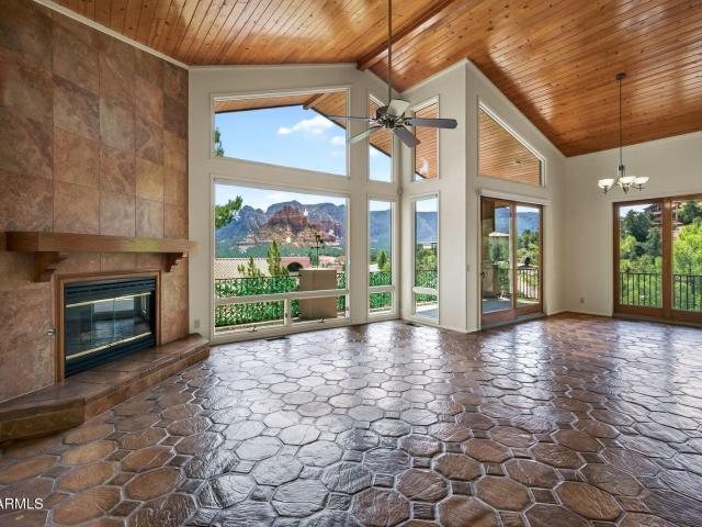 326 les springs drive