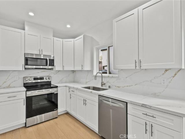 326 Leslie Way