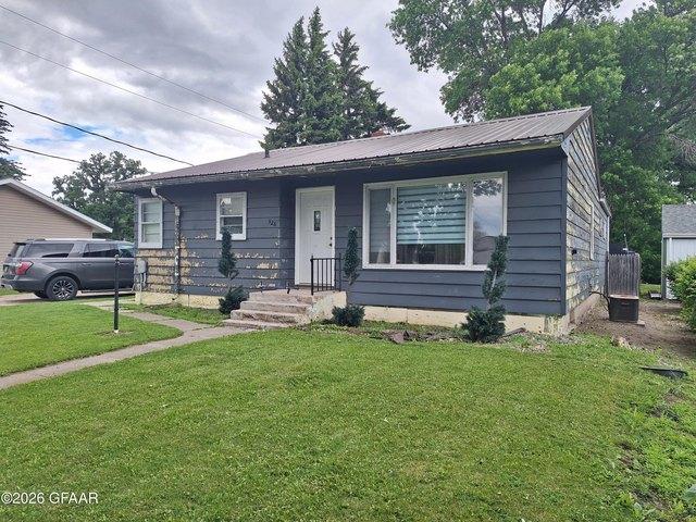 326 Madison Ave, Neche, ND 58265